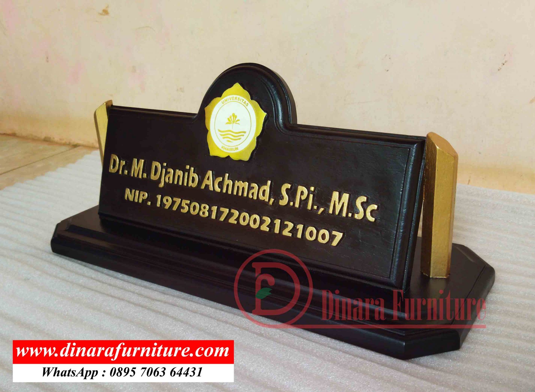 Papan Nama Meja Kayu | Dinara Furniture Jepara | Mebel Jepara klasik ...